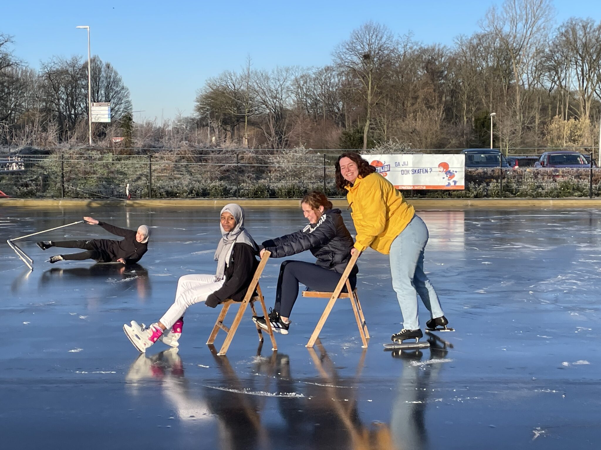 Internationale schakelklas schakelt over naar schaatsen op 1 cm ijs